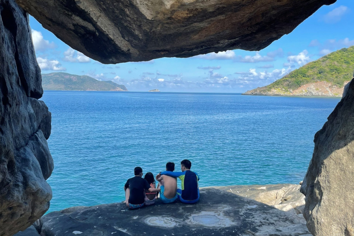 Discover Bay Canh Island & Cau Island, Con Dao Tour