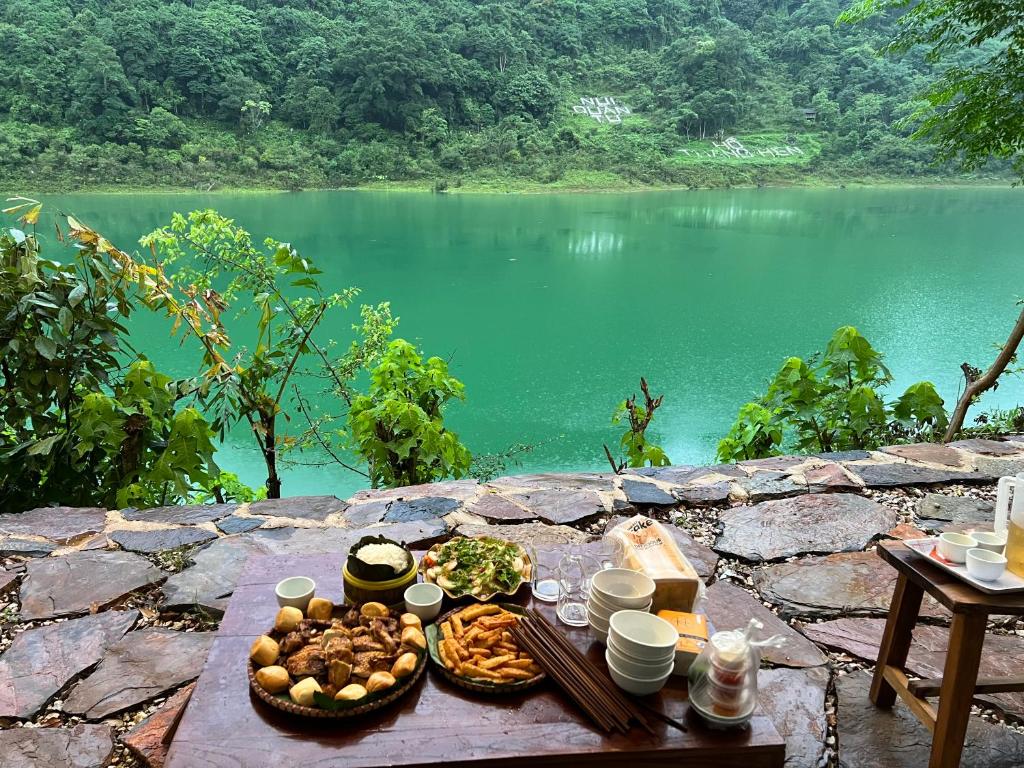 Thang Hen Lake Cao Bang- special thing await tourists