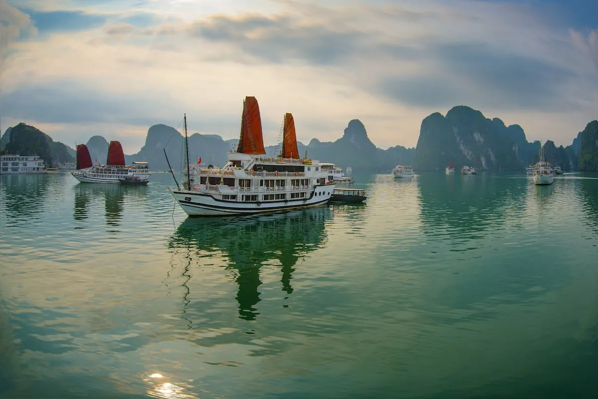 April in Ha Long Bay: Weather Insights & Must-Do Activities